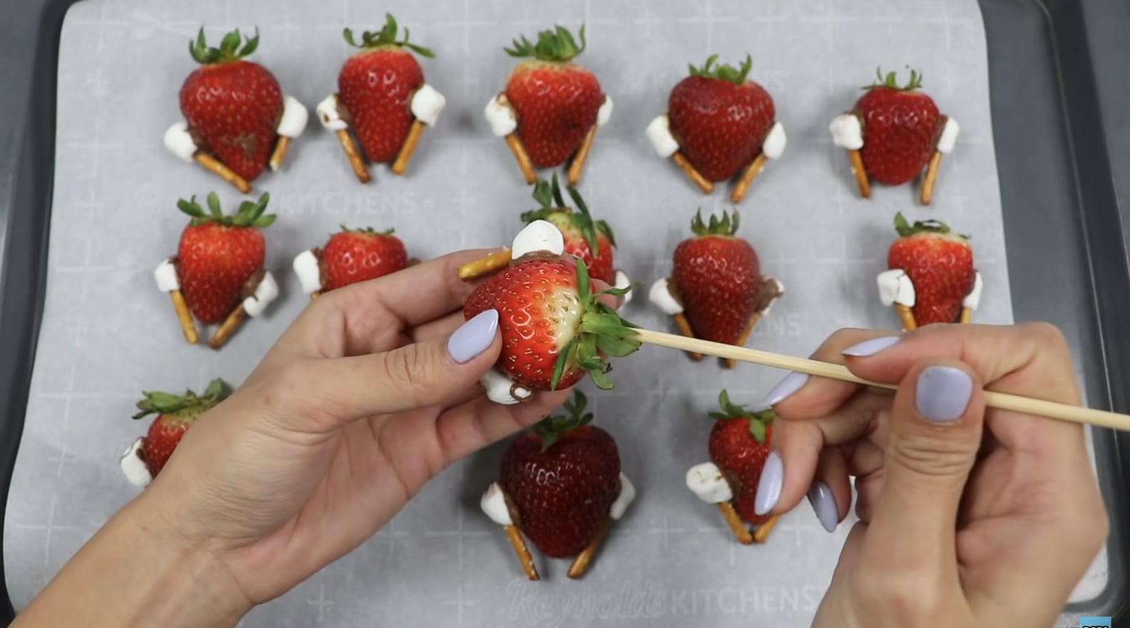Chocolate Covered Strawberry Turkeys Thanksgiving Recipe | PS Food
