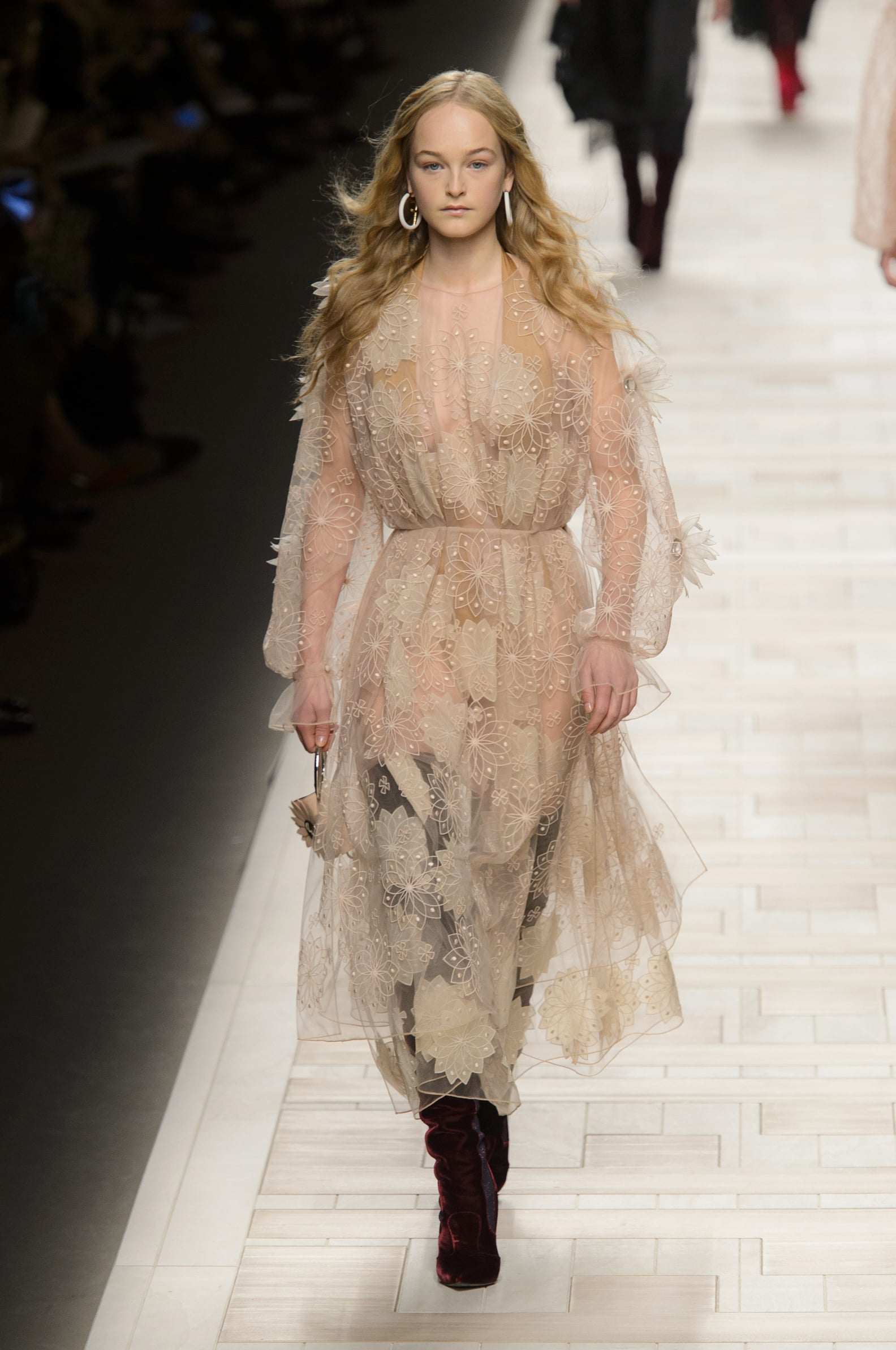 Fendi Fall 2017 Runway Show | PS Fashion