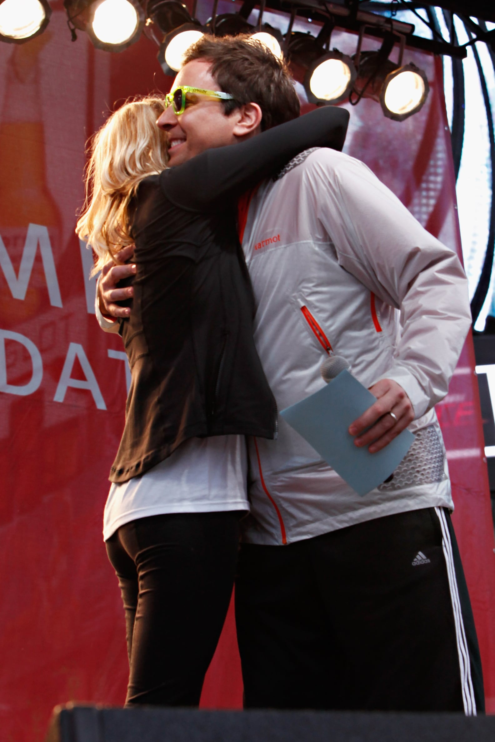 Pictures of Celebrities Hugging Each Other | PS Celebrity