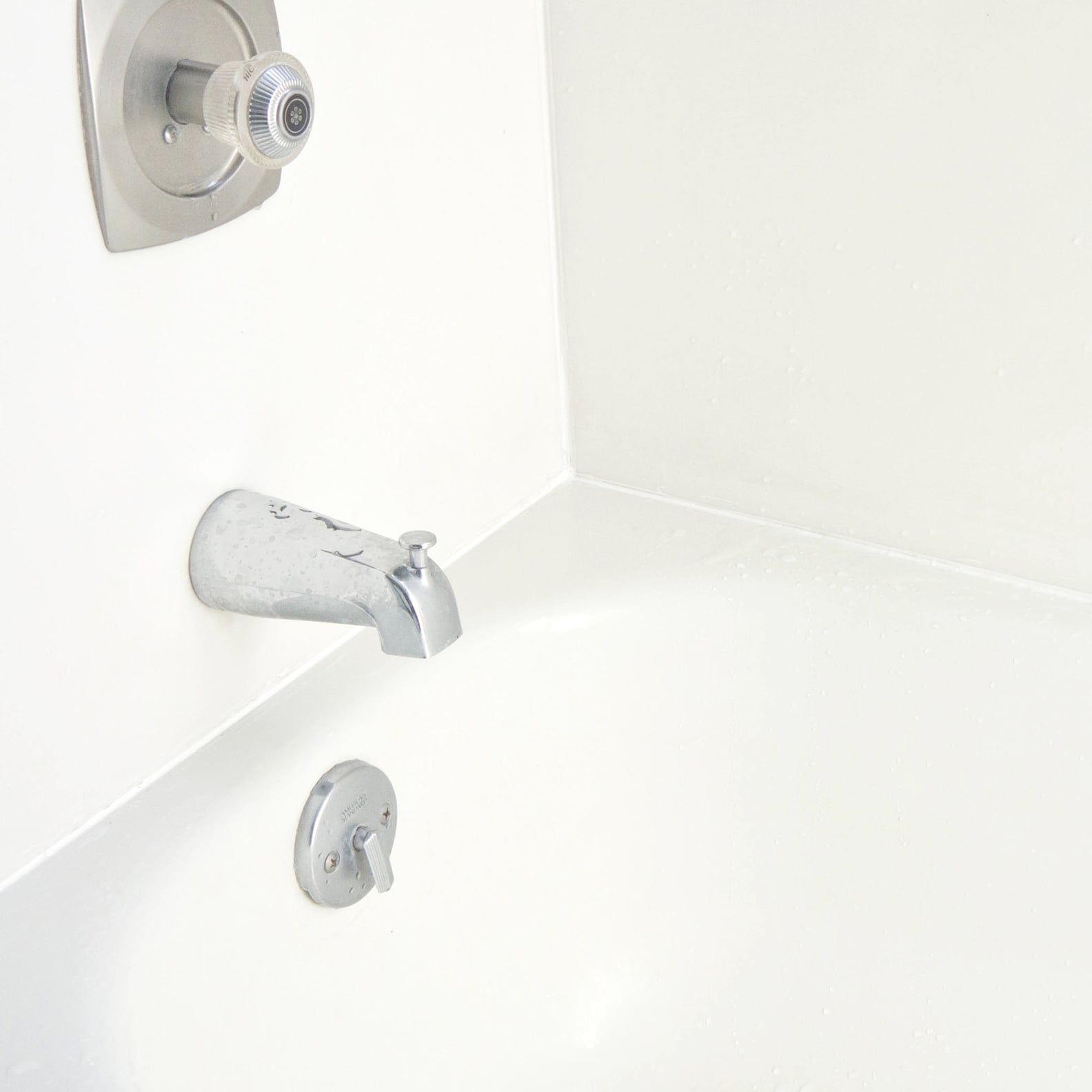 How to Caulk Around a Bathtub | PS Smart Living