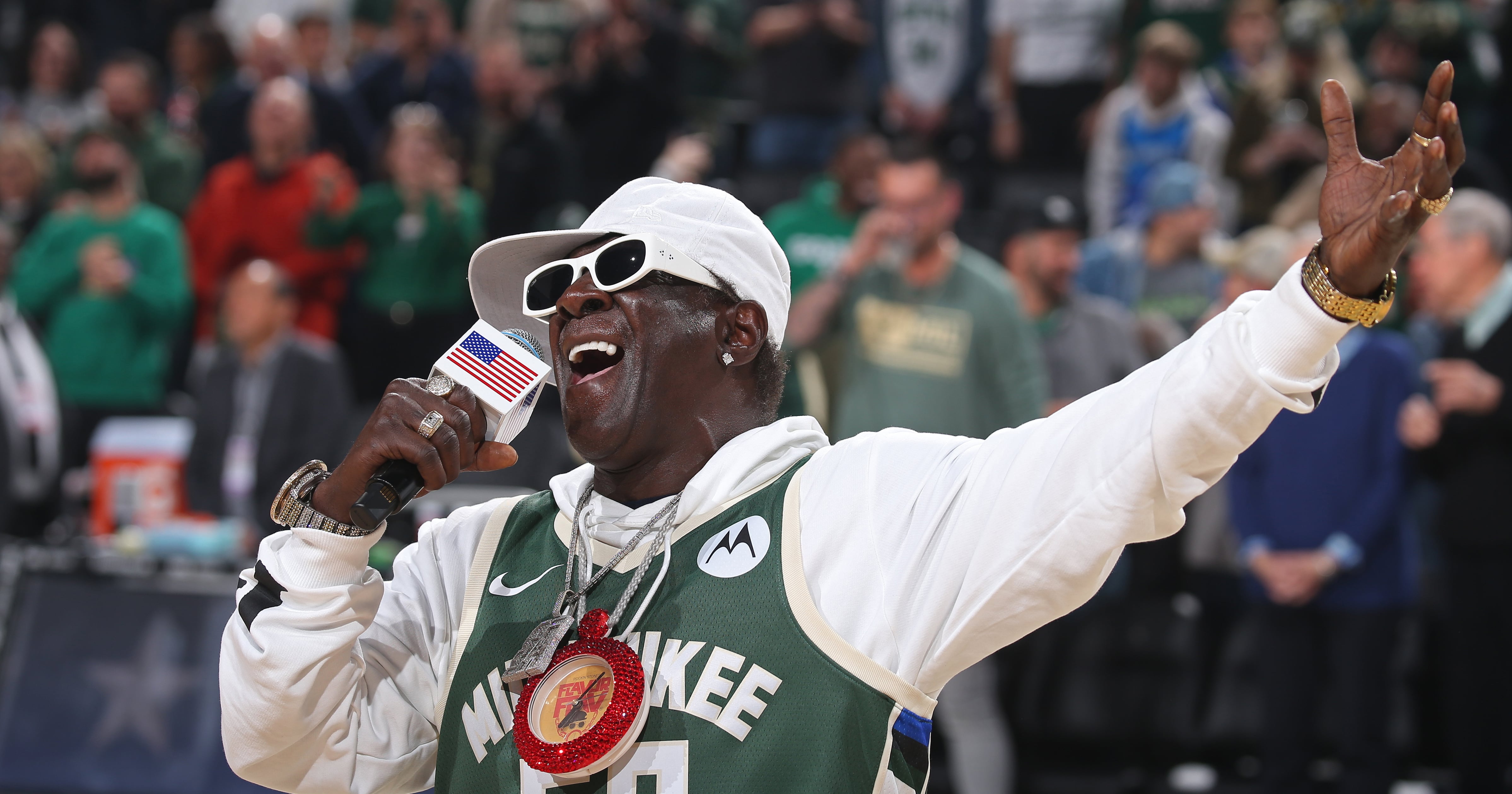 Watch Flavor Flavs Viral National Anthem Performance Popsugar