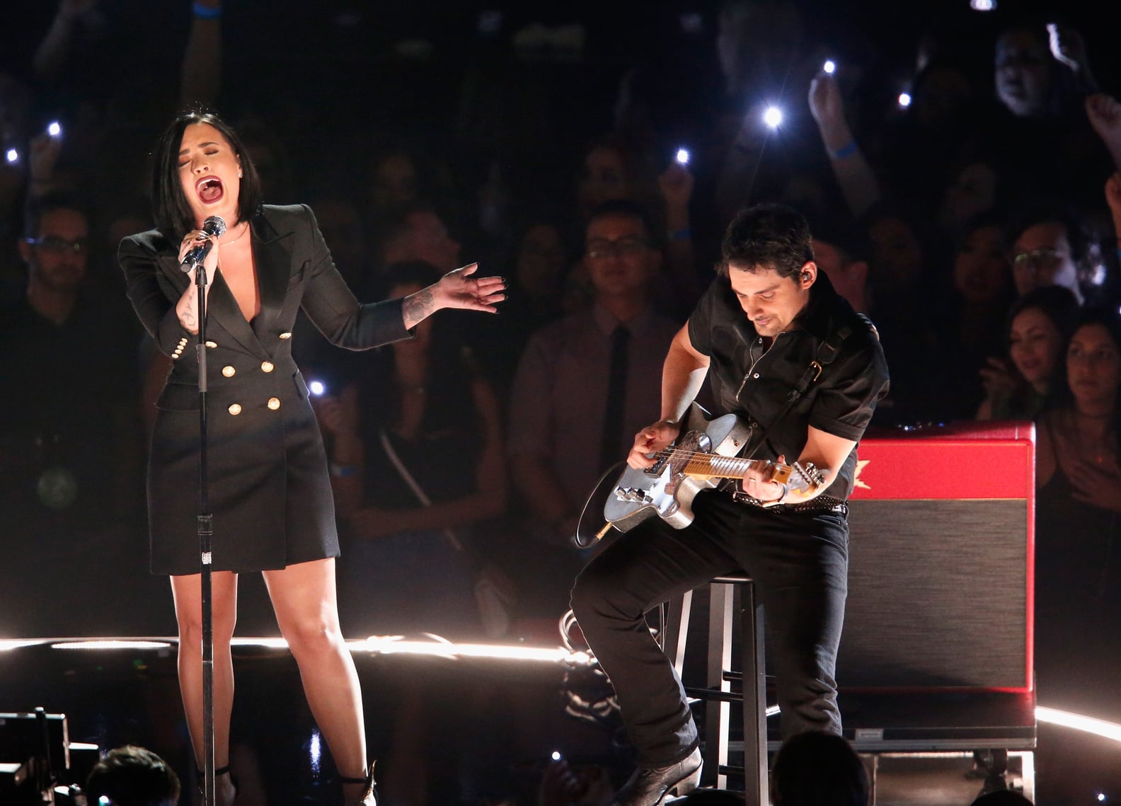 Demi Lovato's Performance Outfit at iHeartRadio Awards 2016 | PS Latina