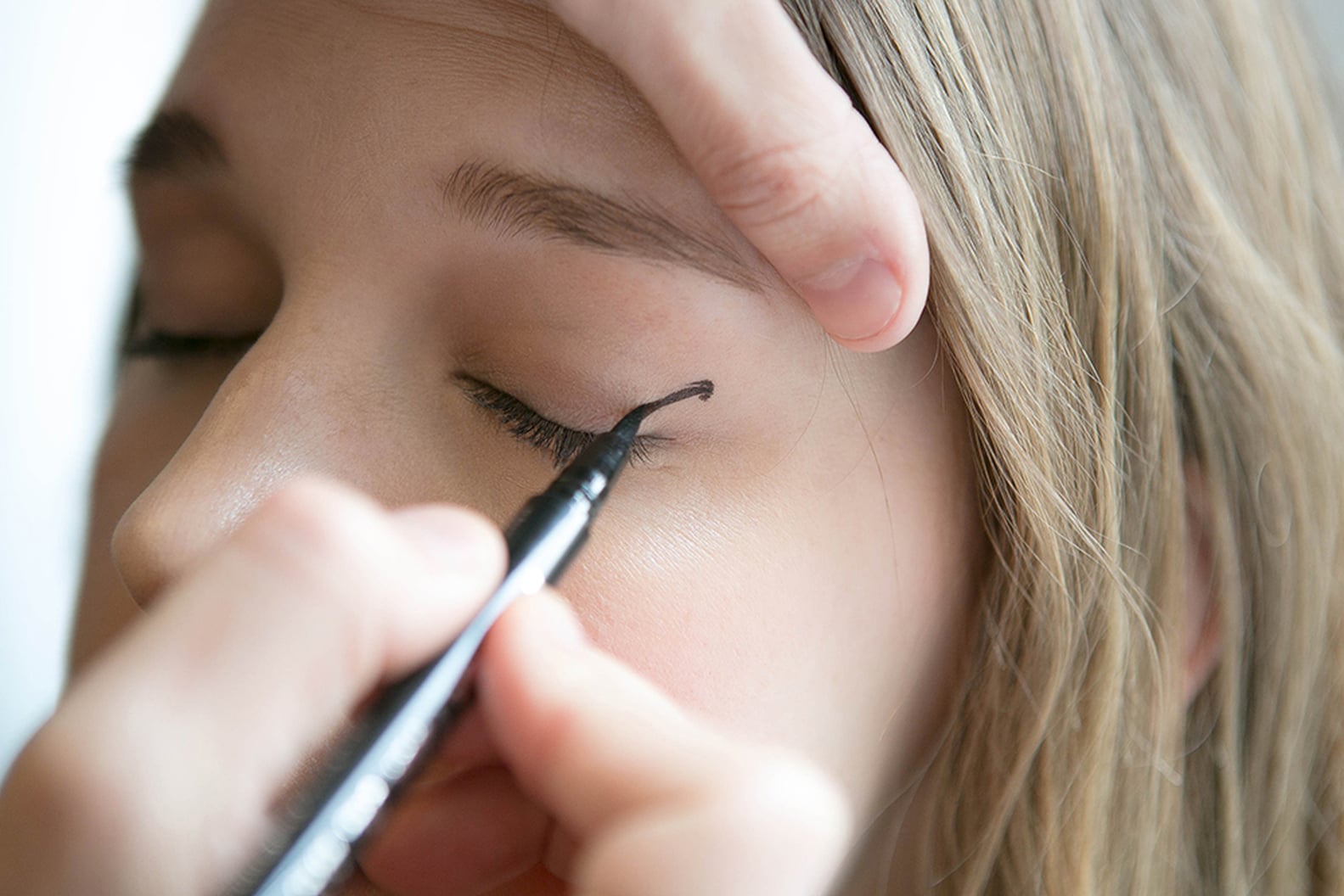 How to Do a Cat Eye | PS Beauty