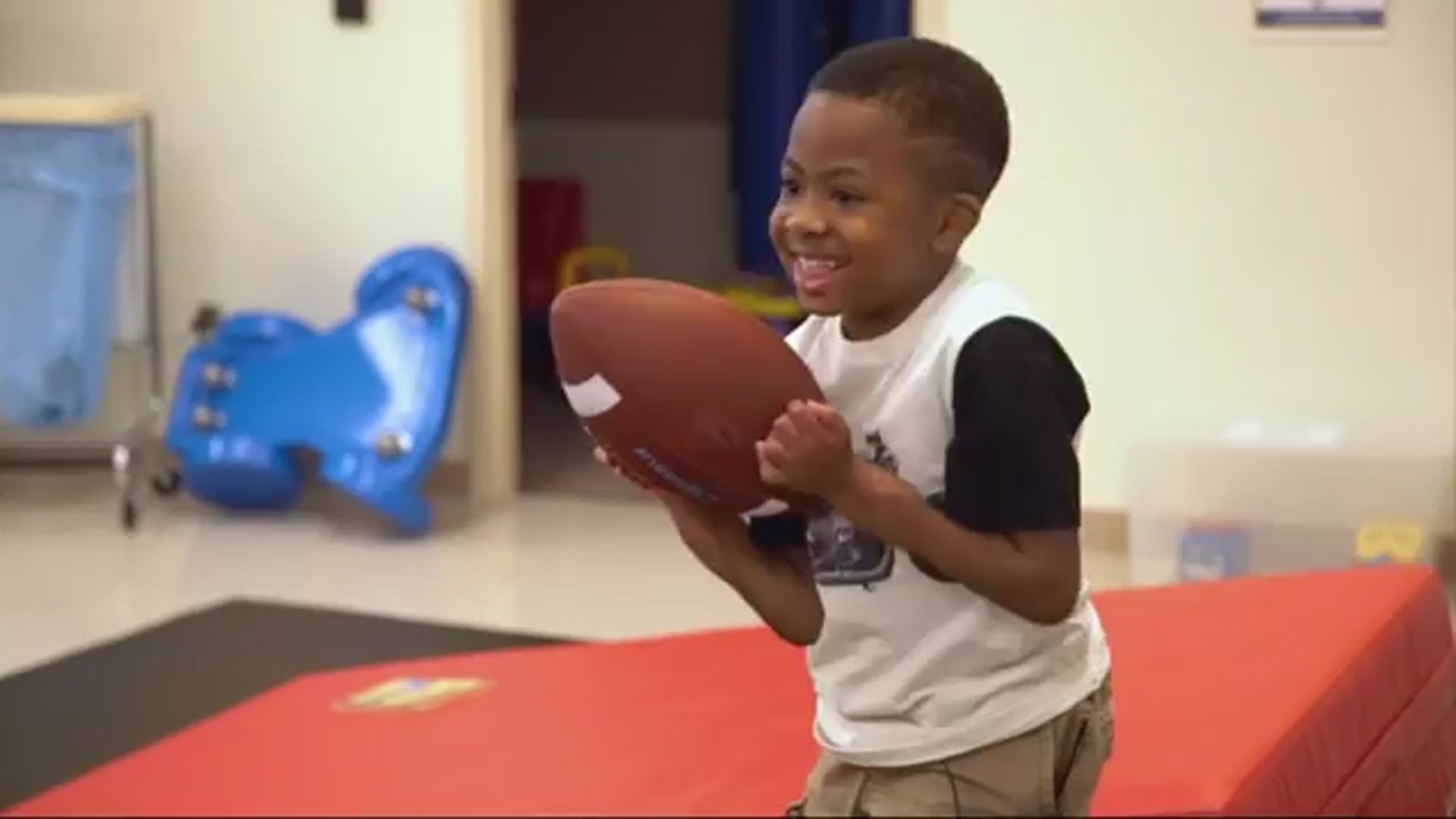 The First Kid to Have Double Hand Transplant Surgery (Video) | PS Family
