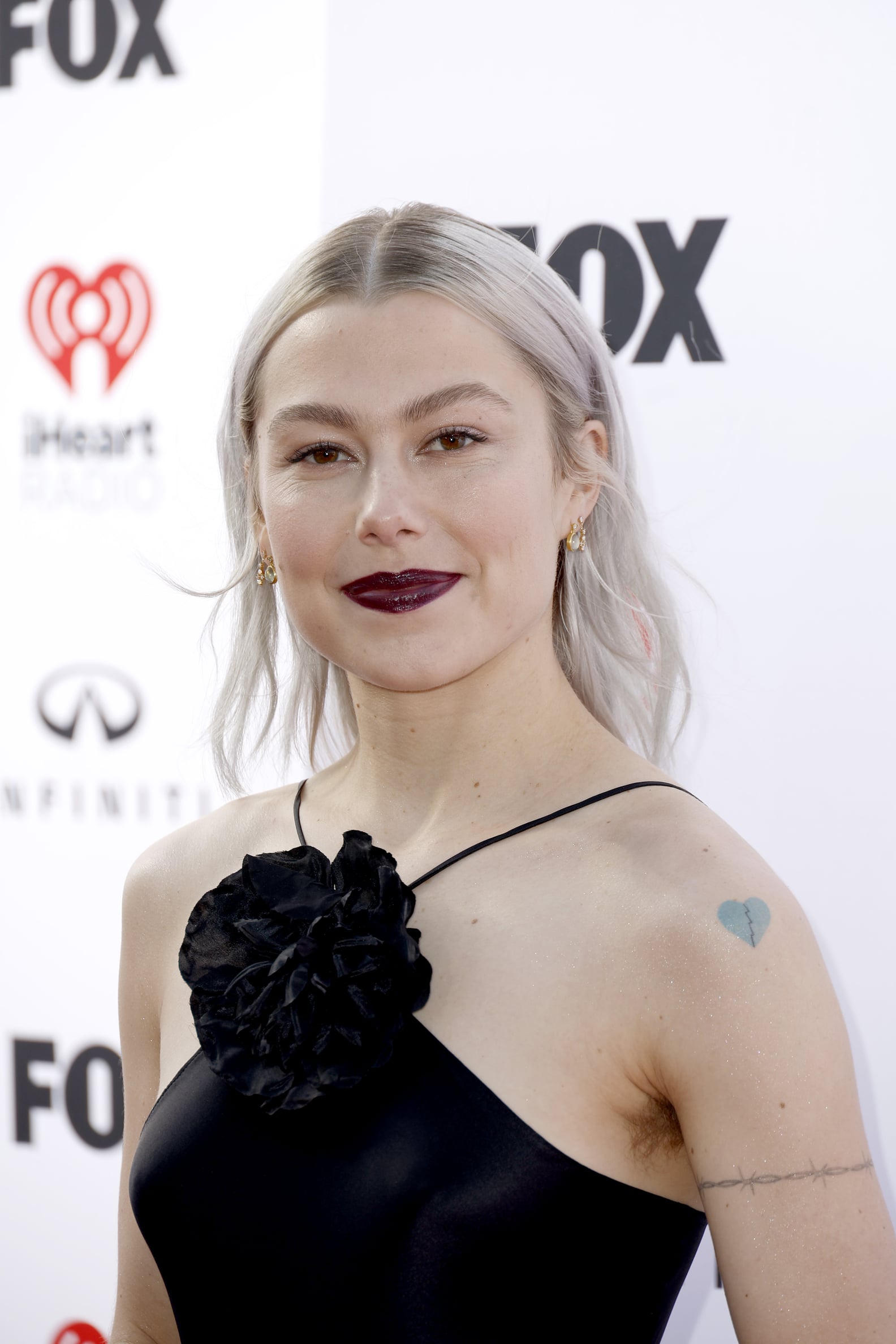 Phoebe Bridgers's Armpit Hair at iHeartRadio Music Awards | PS Beauty