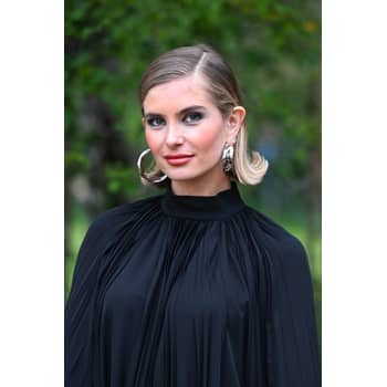 The Bell-Bottom Bob Haircut Is Trending | PS Beauty