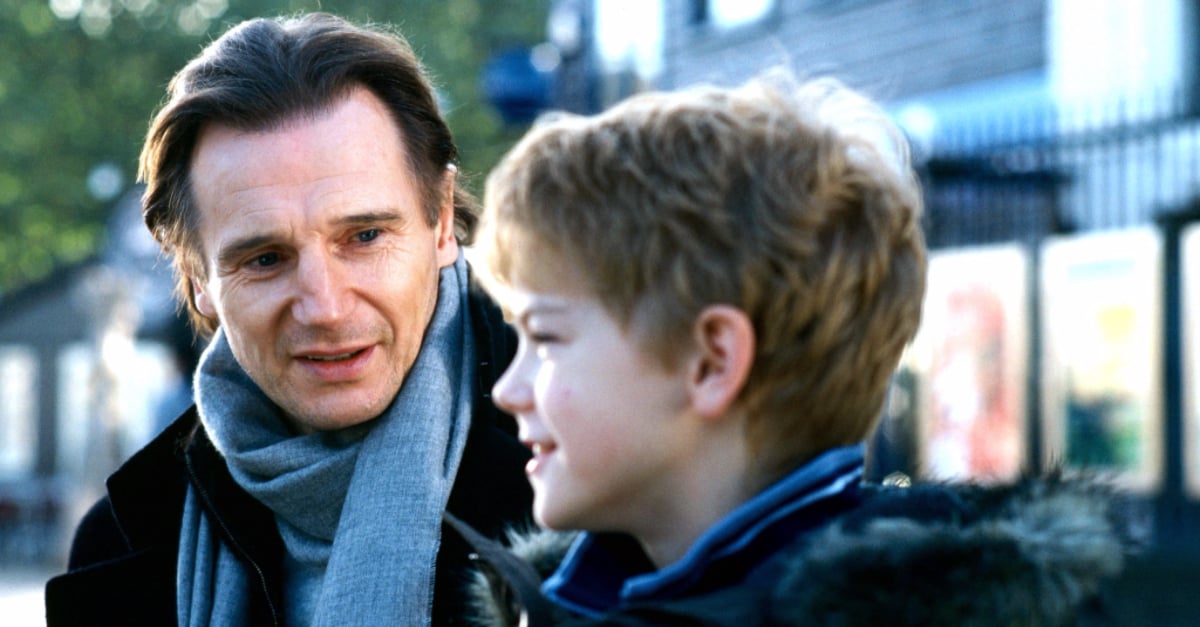 Love Actually Deleted Airport Scene | Video | PS Entertainment