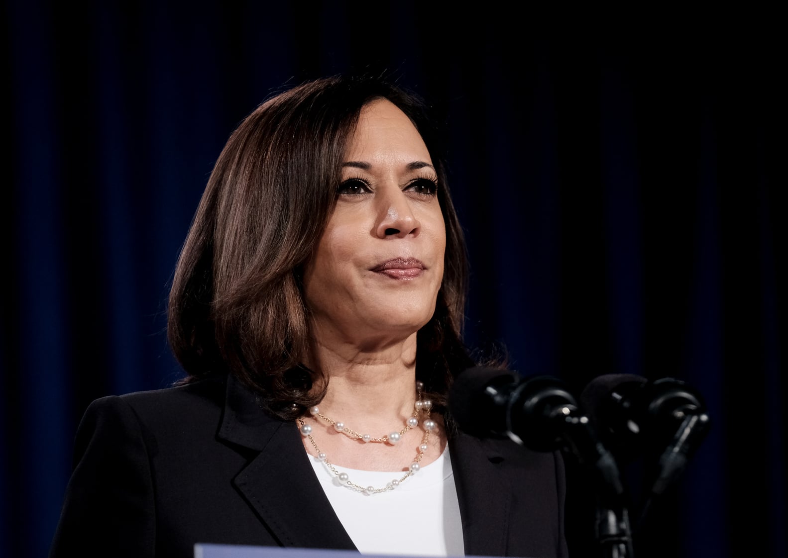 Kamala Harris Has Been Wearing Pearl Necklaces For 35 Years | PS Fashion