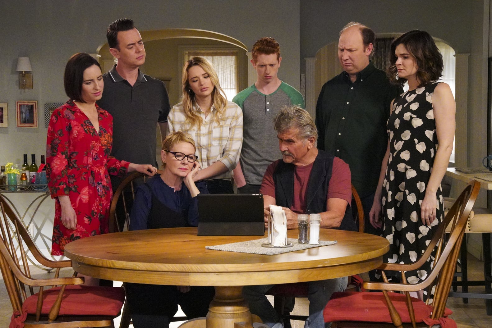 Family Sitcoms to Stream Online | PS Entertainment