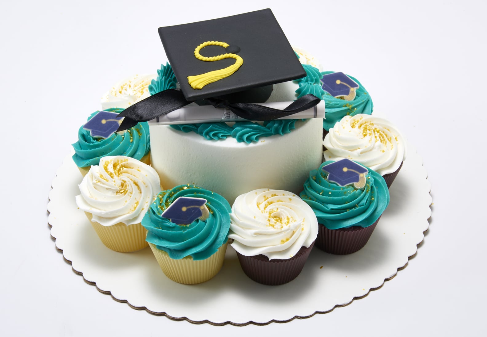 Sam's Club Is Selling Small, Personalized Graduation Cakes | PS Family