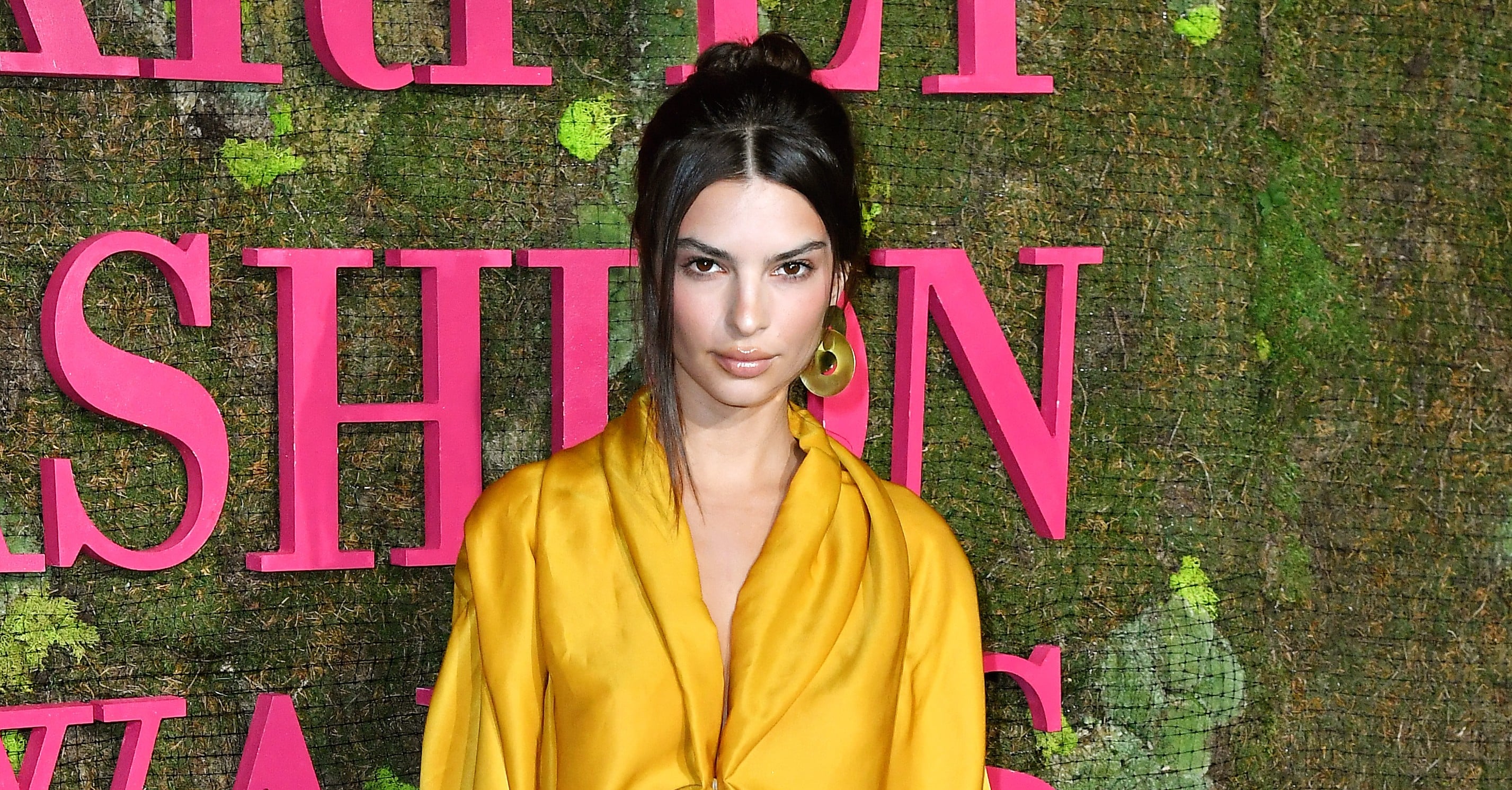 Emily Ratajkowski Yellow Outfit at Green Carpet Awards 2018 | PS Fashion