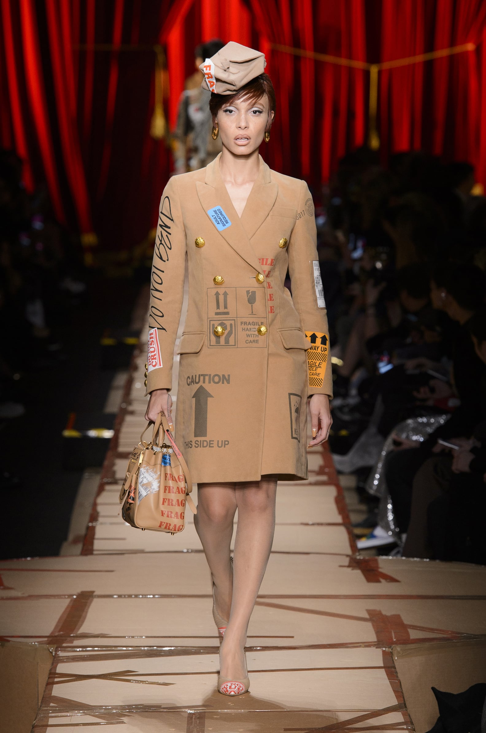 Moschino Fall 2017 Runway Show | PS Fashion