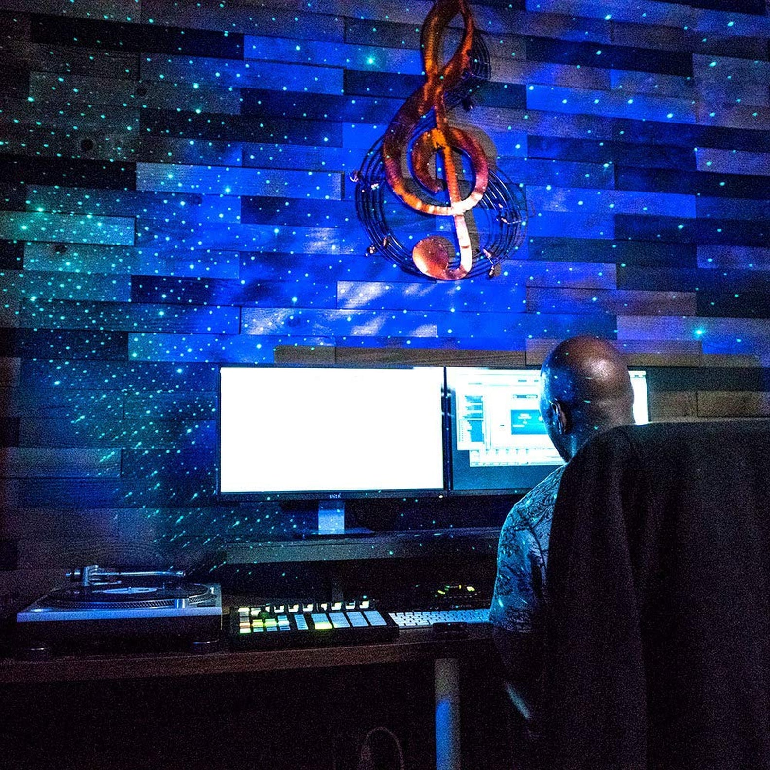 This Projector Brings the Night Sky Into Your Bedroom | PS Home