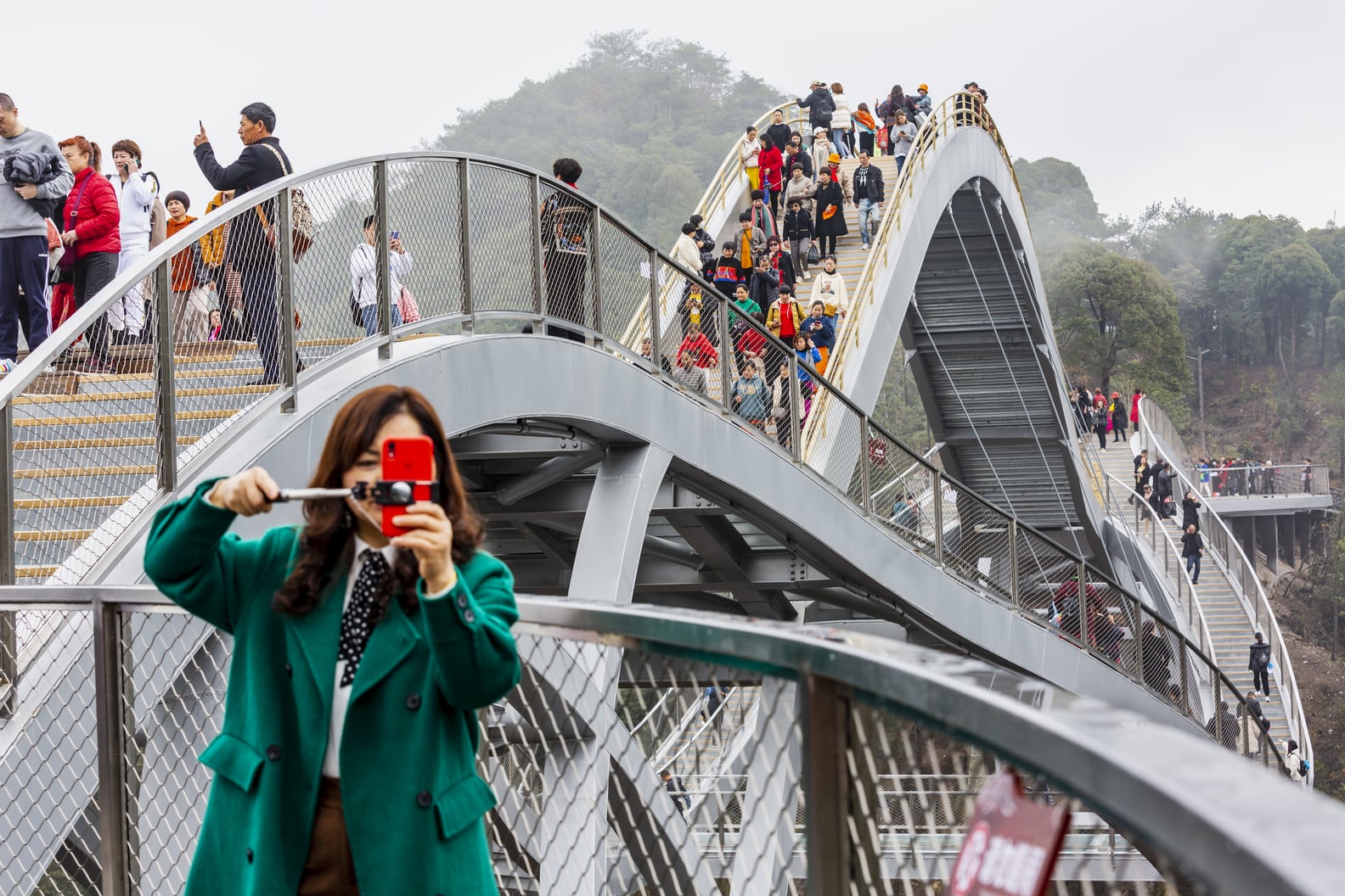 Check Out the Bending Ruyi Bridge in China | PS Smart Living