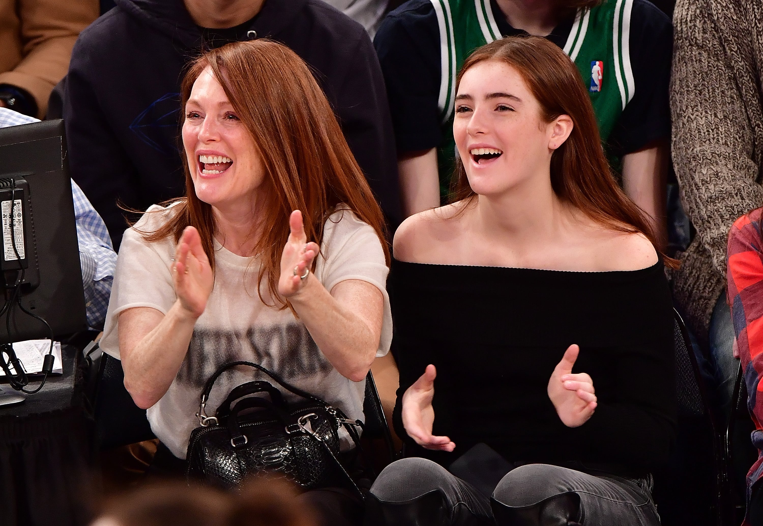 Julianne Moore and Daughter at NY Knicks Game Dec. 2016 | PS Celebrity