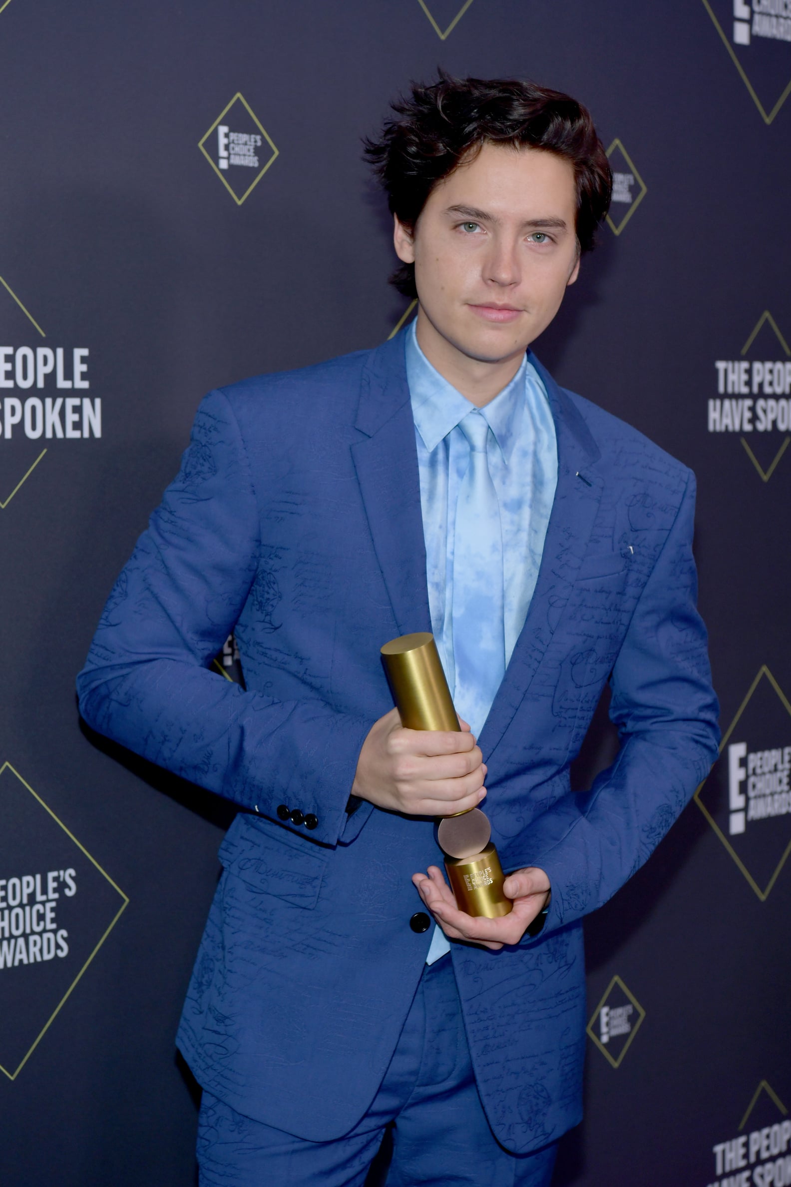 Cole Sprouse's Blue Suit at the 2019 People's Choice Awards | PS Fashion