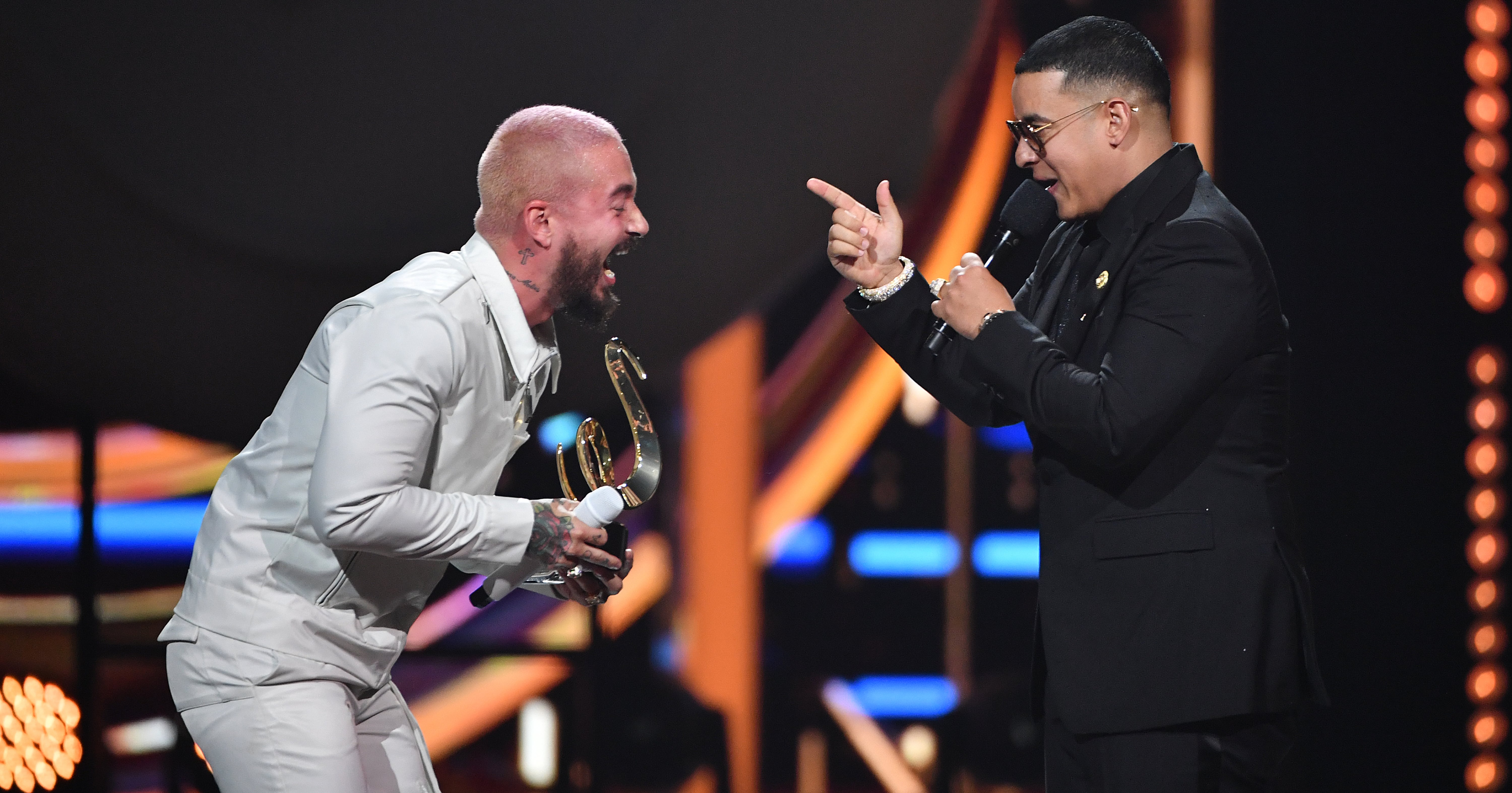 J Balvin Wins Global Icon Award at Premio Lo Nuestro | PS Latina