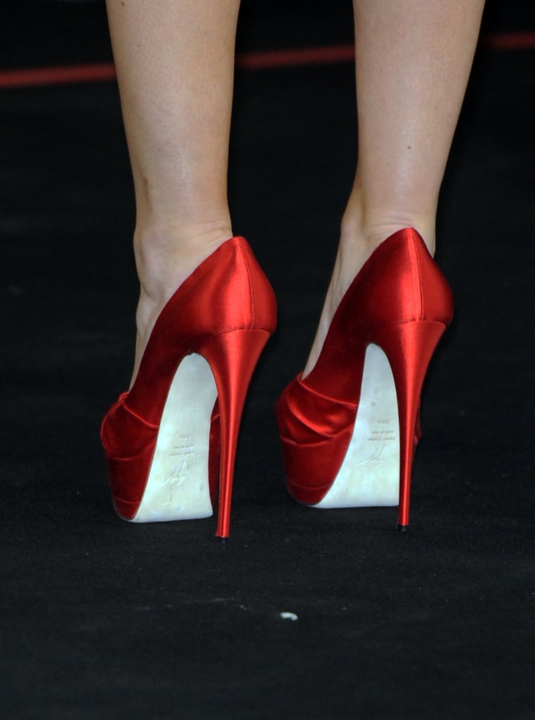 Pictures of Jennifer Lawrence's Hunger Games Premiere Wardrobe: Every ...