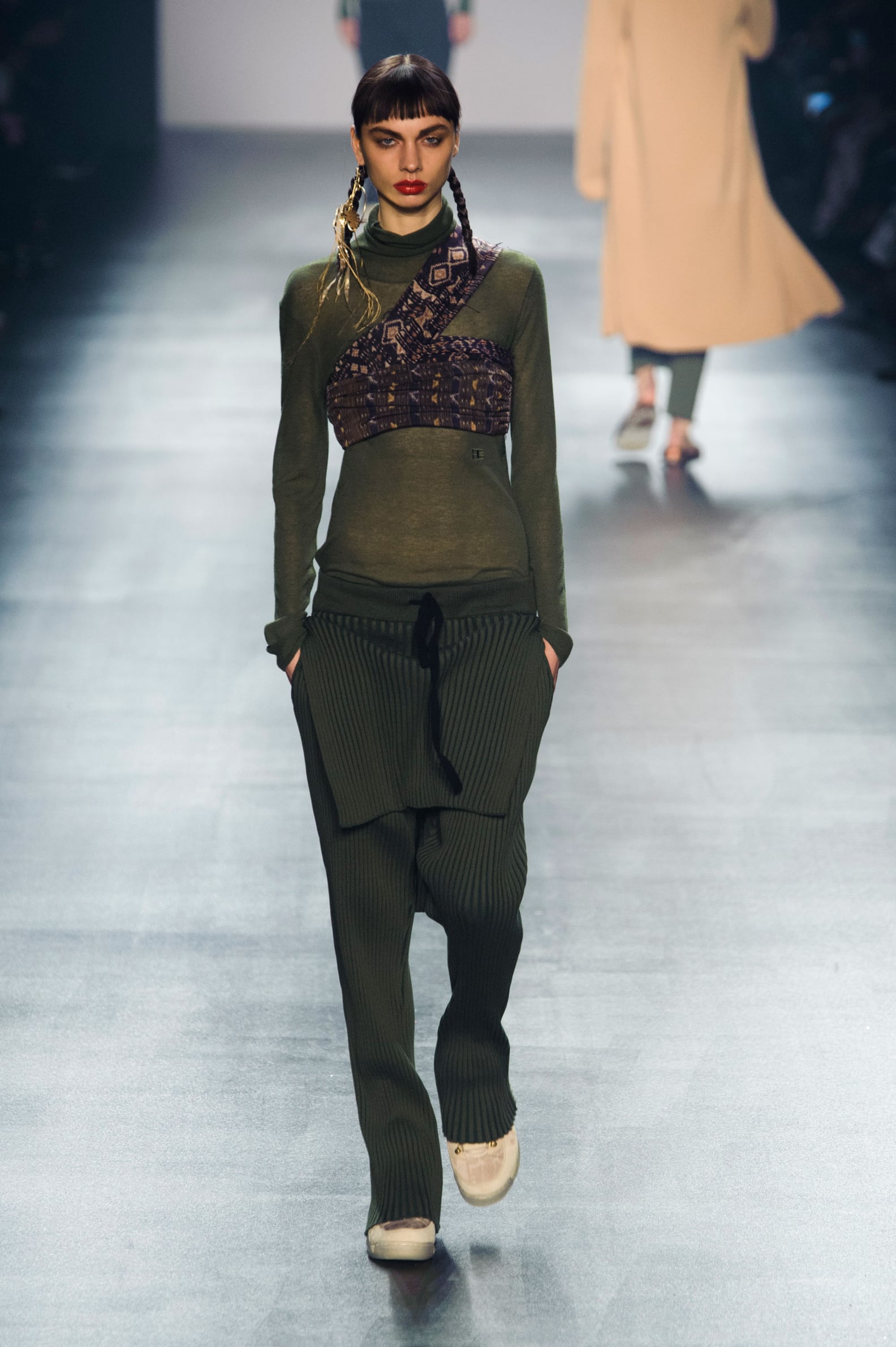 Bras Over Shirt Trend | PS Fashion