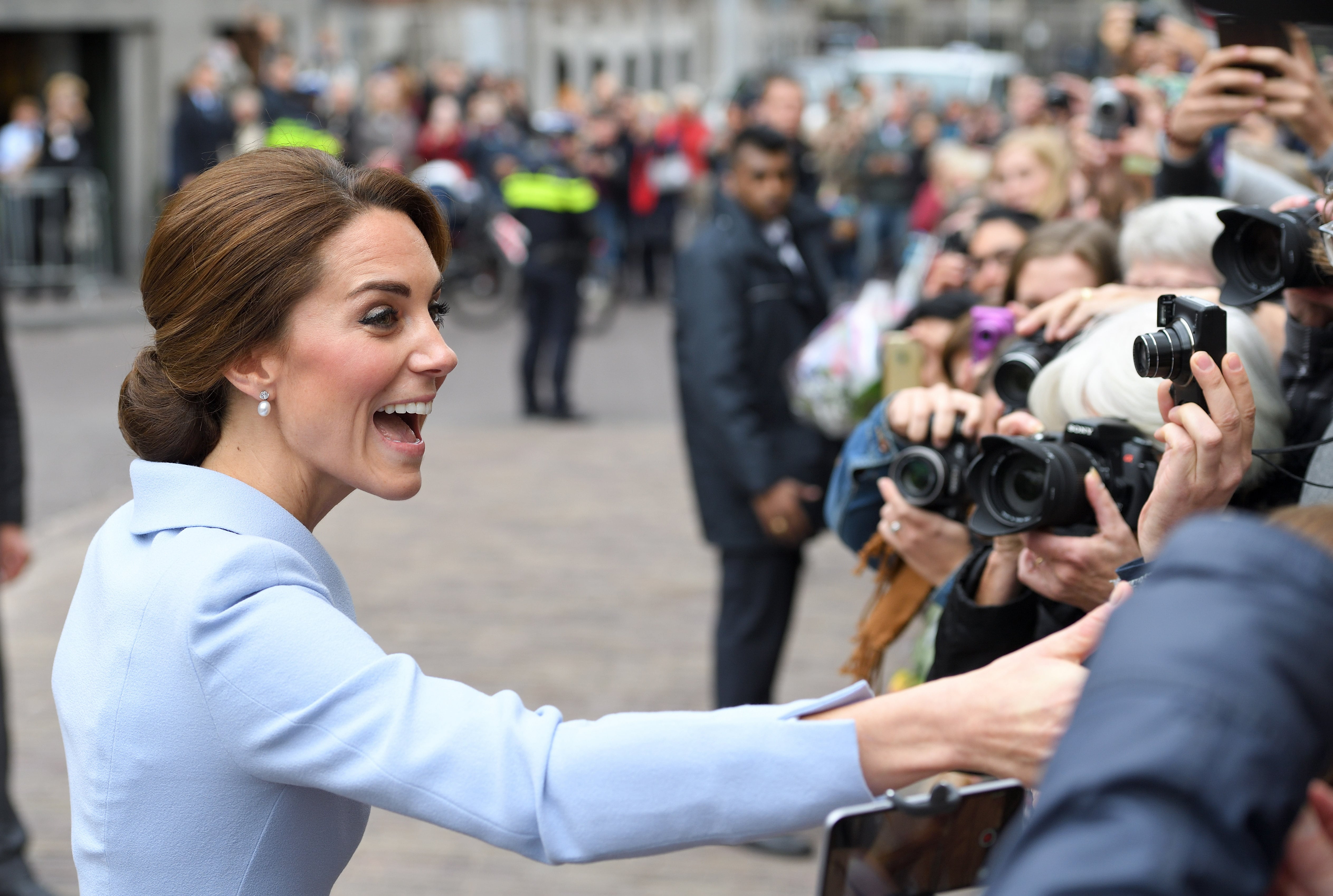 Videos of Kate Middleton Talking to Fans | POPSUGAR Celebrity