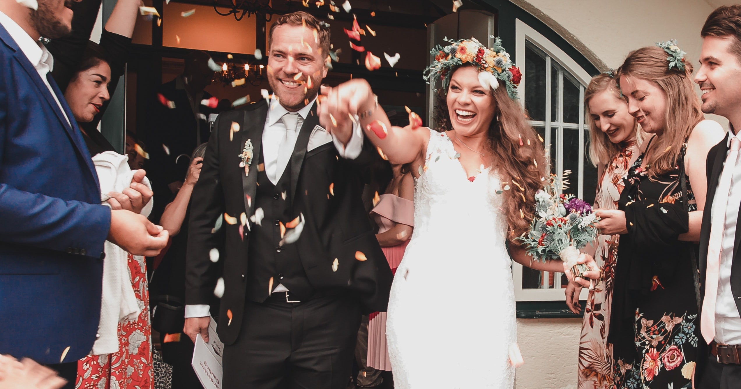 A Modern-Day Wedding Etiquette Guide For Engaged Couples | PS Love