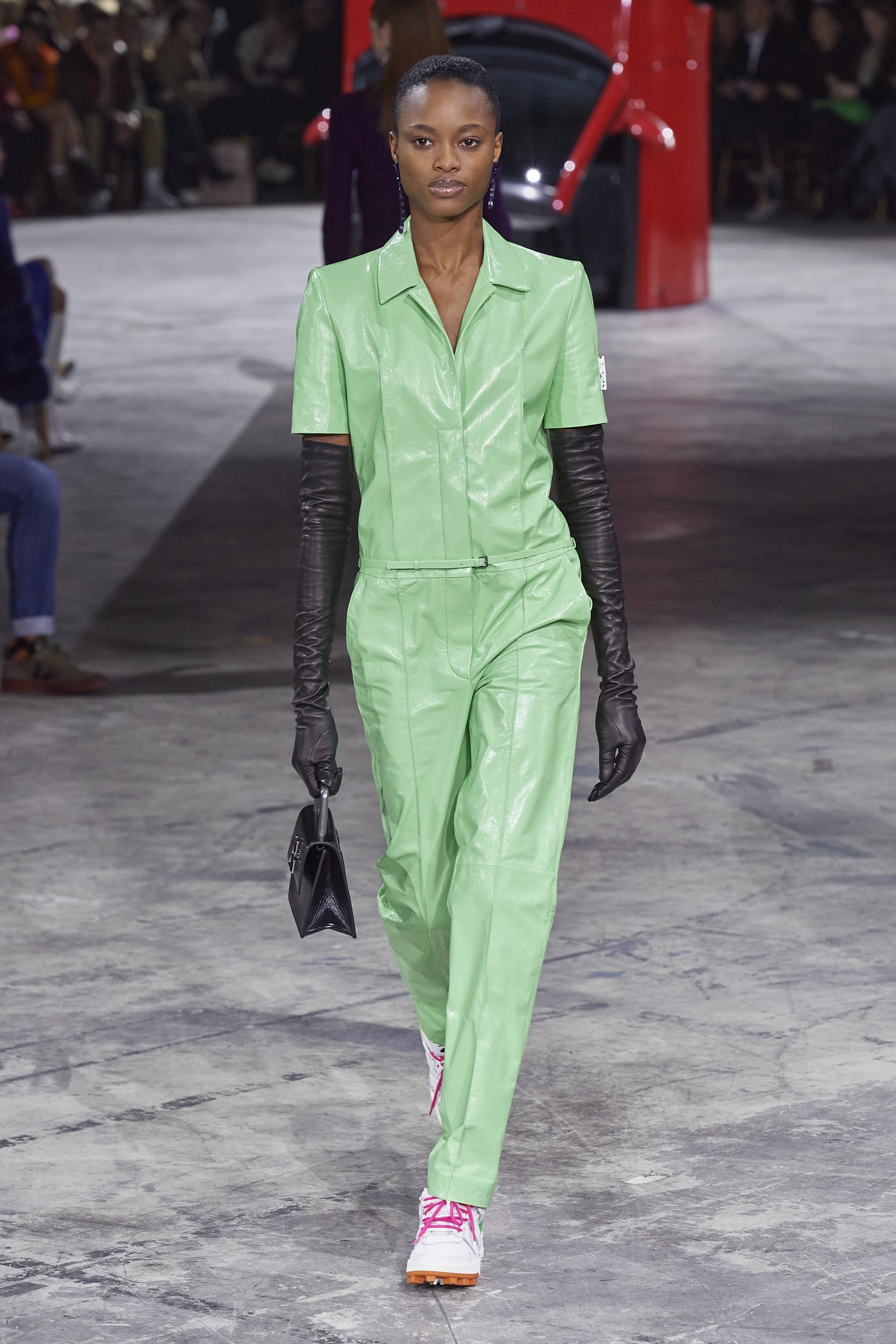 Gigi, Bella, and Yolanda Hadid Walk in the Off-White Show | PS Fashion
