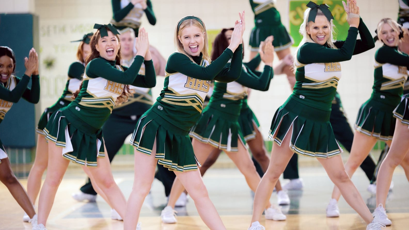 Netflix's "Senior Year" Combines Y2K and Gen Z Beauty | PS Beauty