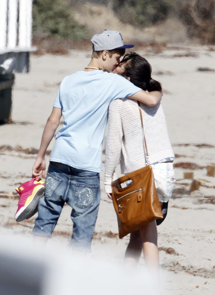 Selena And Justin Kissed In Malibu During A 2011 Beach Walk Justin Bieber And Selena Gomez