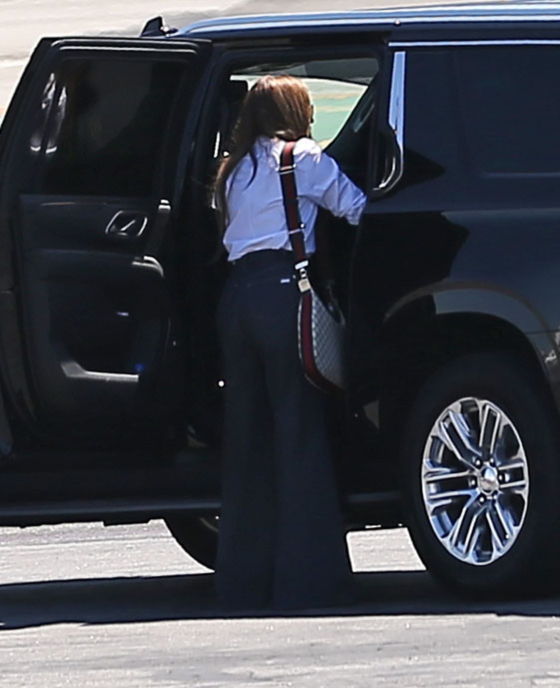 J Lo Embraces '70s Style in Flared Dark Denim Jeans | PS Fashion