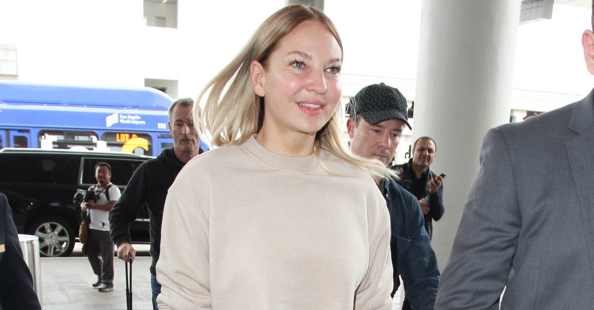 Sia Without Her Wig at LAX March 2017 | POPSUGAR Celebrity