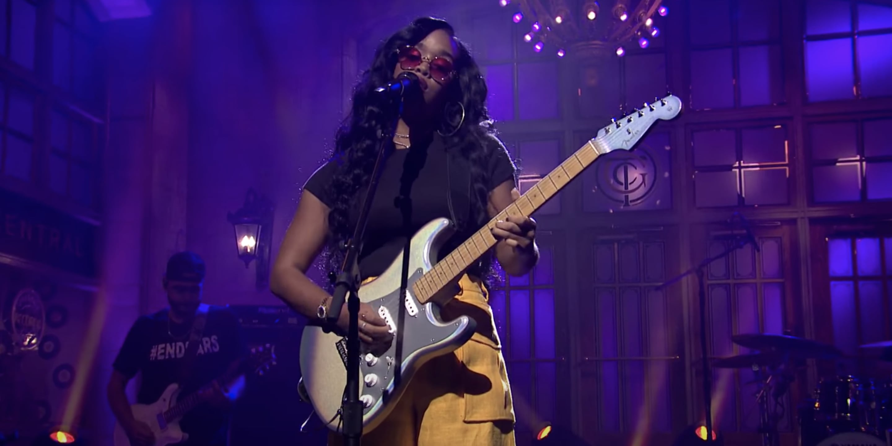 Watch H.E.R. Perform "Damage" and "Hold On" on SNL | Videos | PS ...