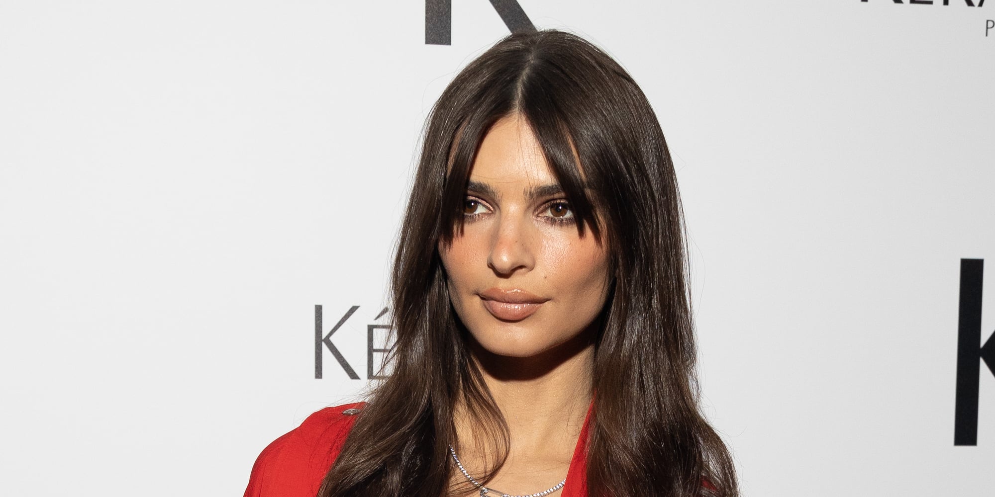 Emily Ratajkowski’s Glazed-Doughnut Nails: See Photos | PS UK Beauty