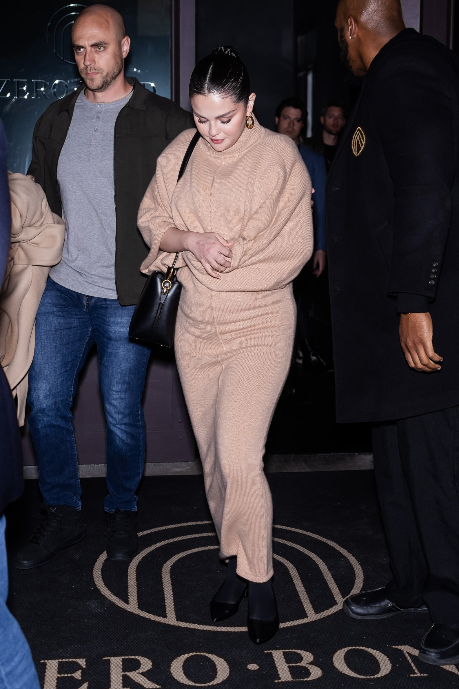Celebrities Wearing the Bucket Bag Trend | PS Fashion