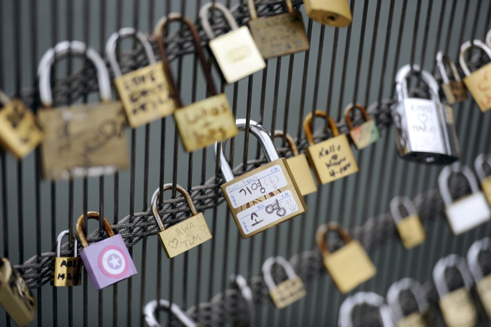 Pictures of Love Padlocks Around the World | PS Love
