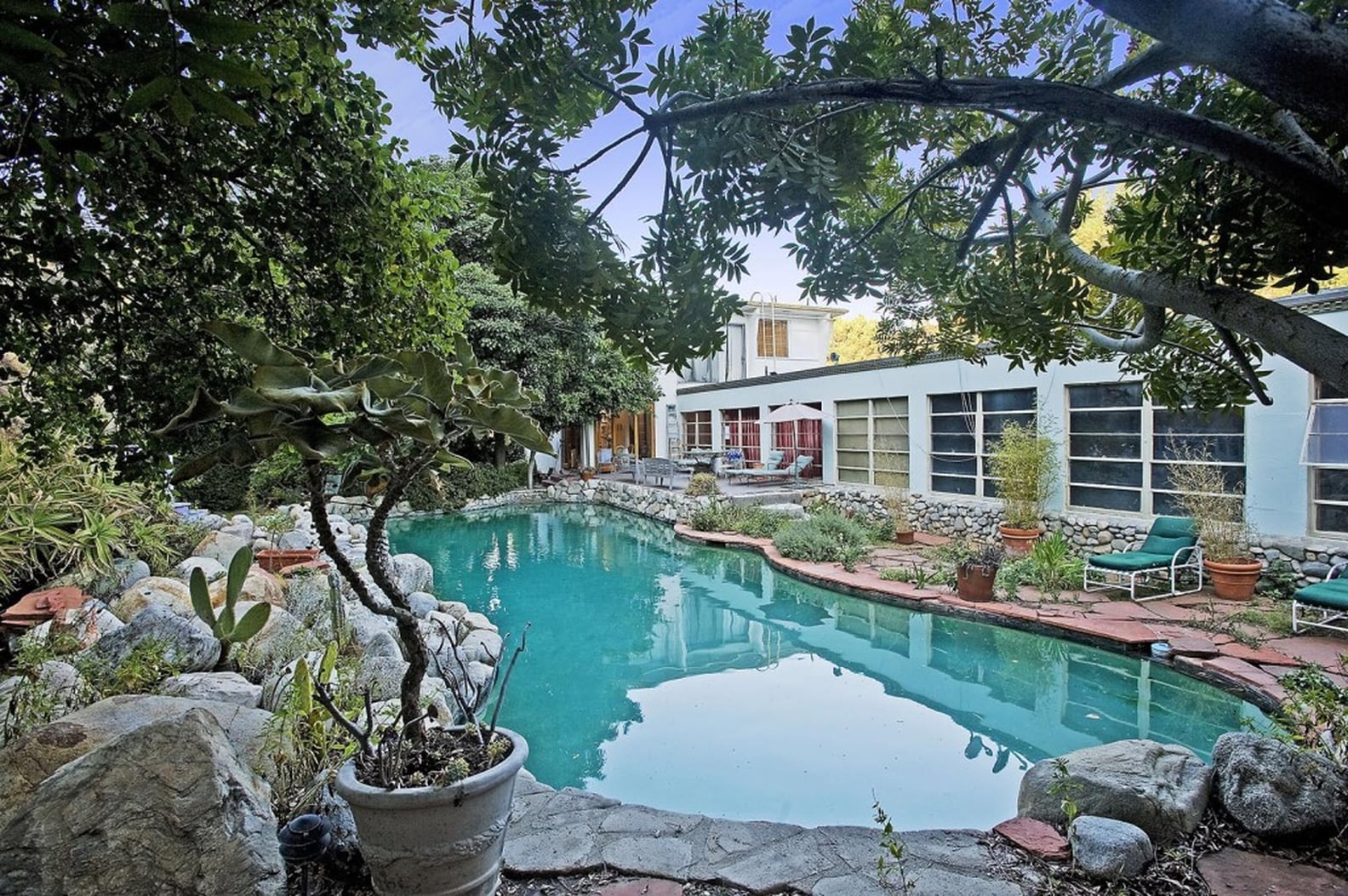 Jared Leto's Military Compound Home Photos | PS Home