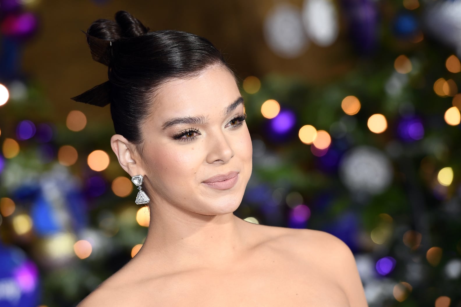 See Hailee Steinfeld's Festive Updo at Hawkeye UK Screening | POPSUGAR ...