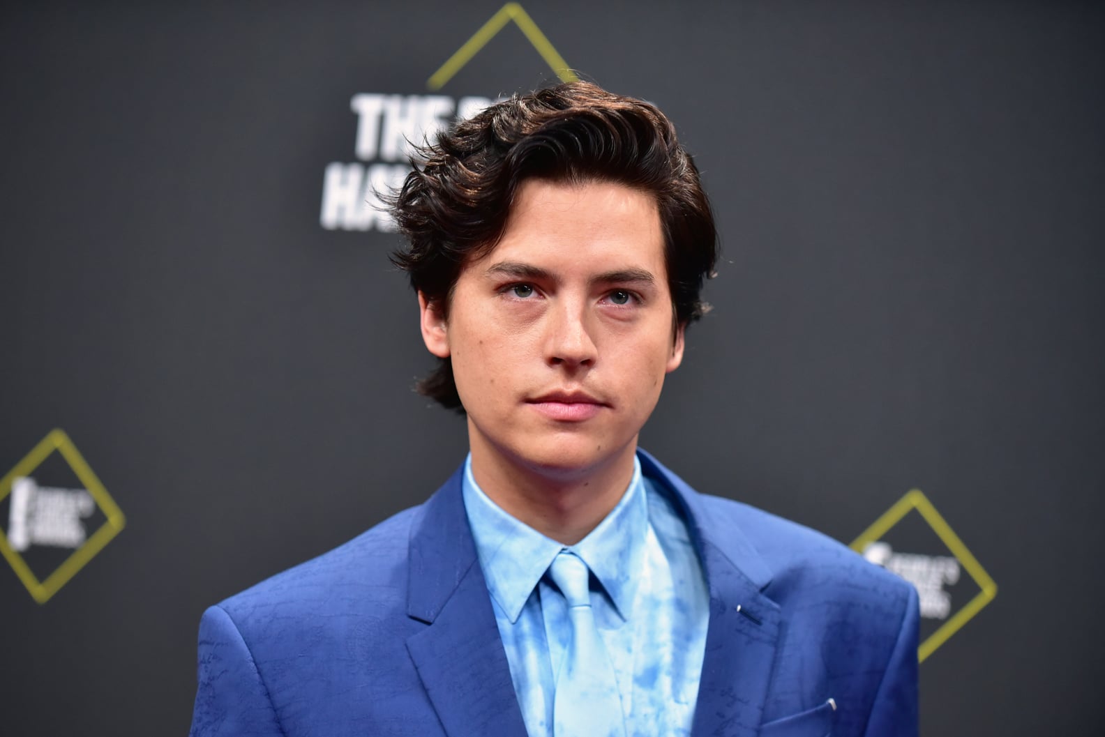 Cole Sprouse's Blue Suit at the 2019 People's Choice Awards | PS Fashion