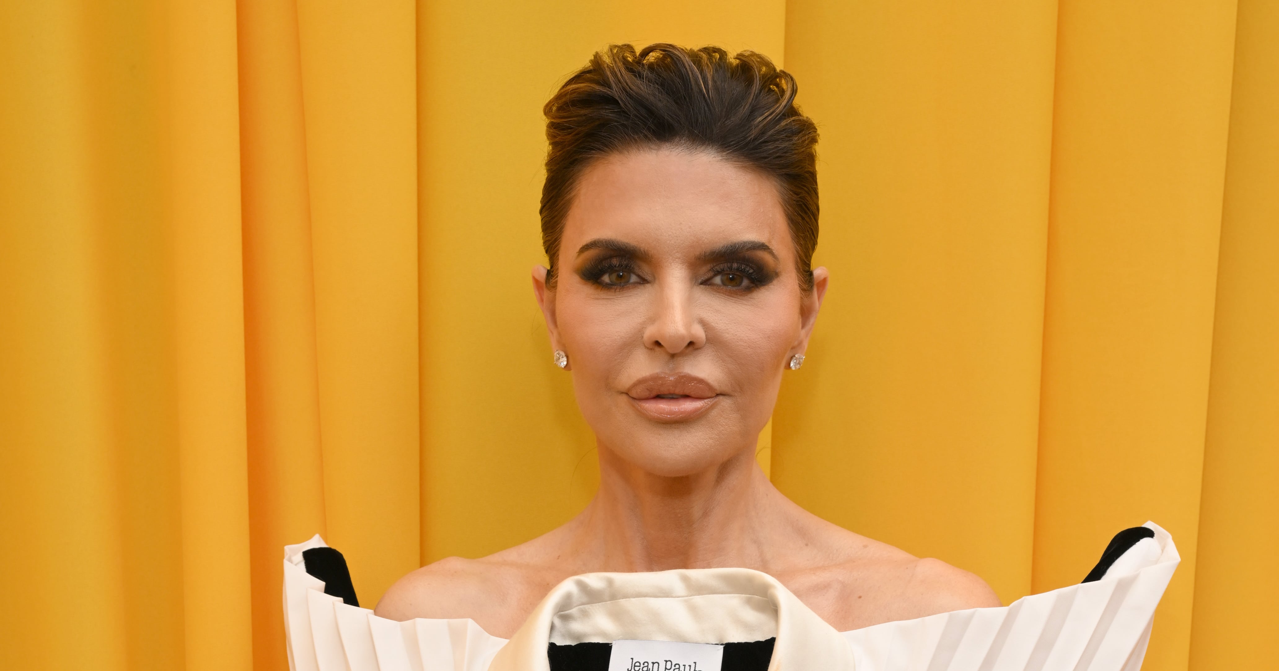 Lisa Rinna’s Black Hair Color and Pixie Style | PS Beauty