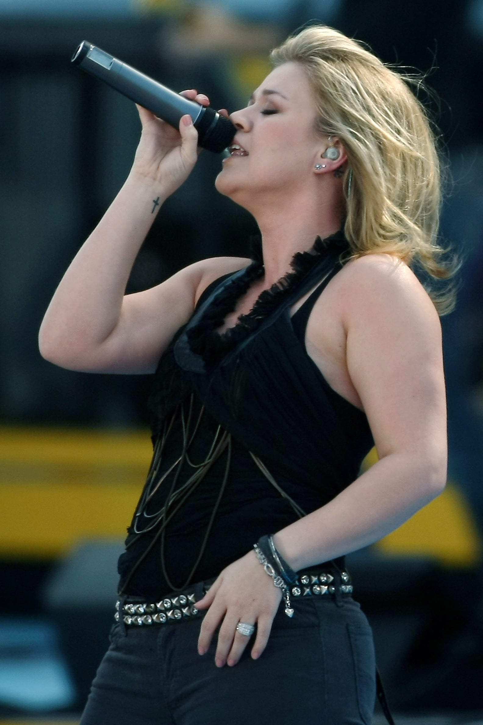 Kelly Clarkson Pictures Through the Years | PS Celebrity