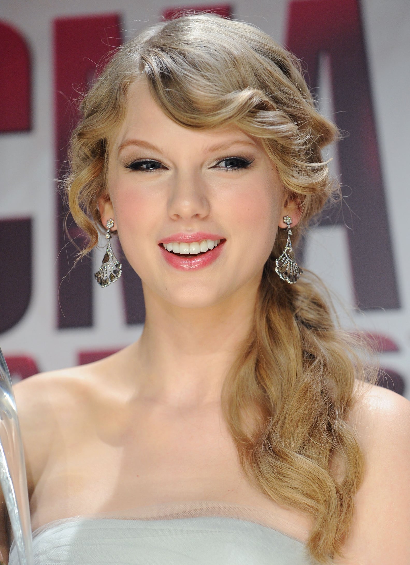 Taylor Swift Shag Haircut May 2019 | PS Beauty