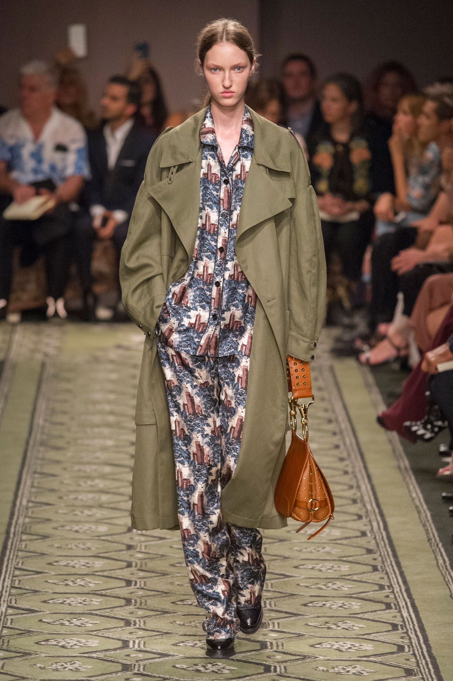 Burberry Runway Show September 2016 | PS Fashion