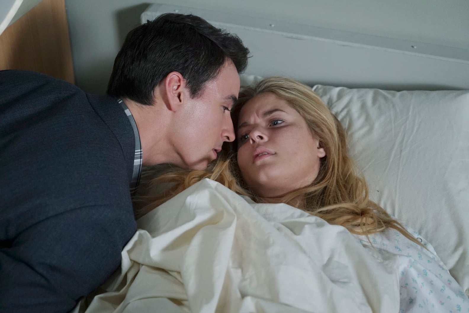 Dr. Rollins's Real Identity on Pretty Little Liars | PS Entertainment